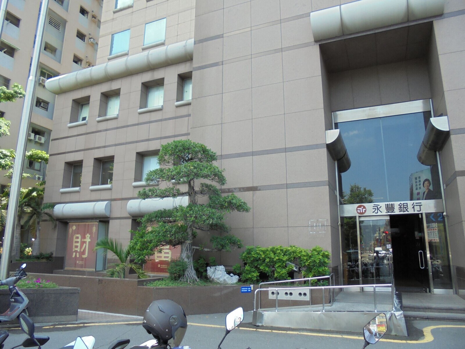 50層世貿黃線y9捷運出口辦公室 高雄市三民區長谷世貿聯合國大樓買房子、房屋出售 樂屋網