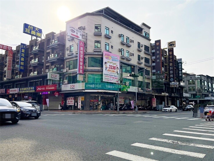 高雄市鳳山區文鳳路正青年路三角窗店面出租 樂屋網