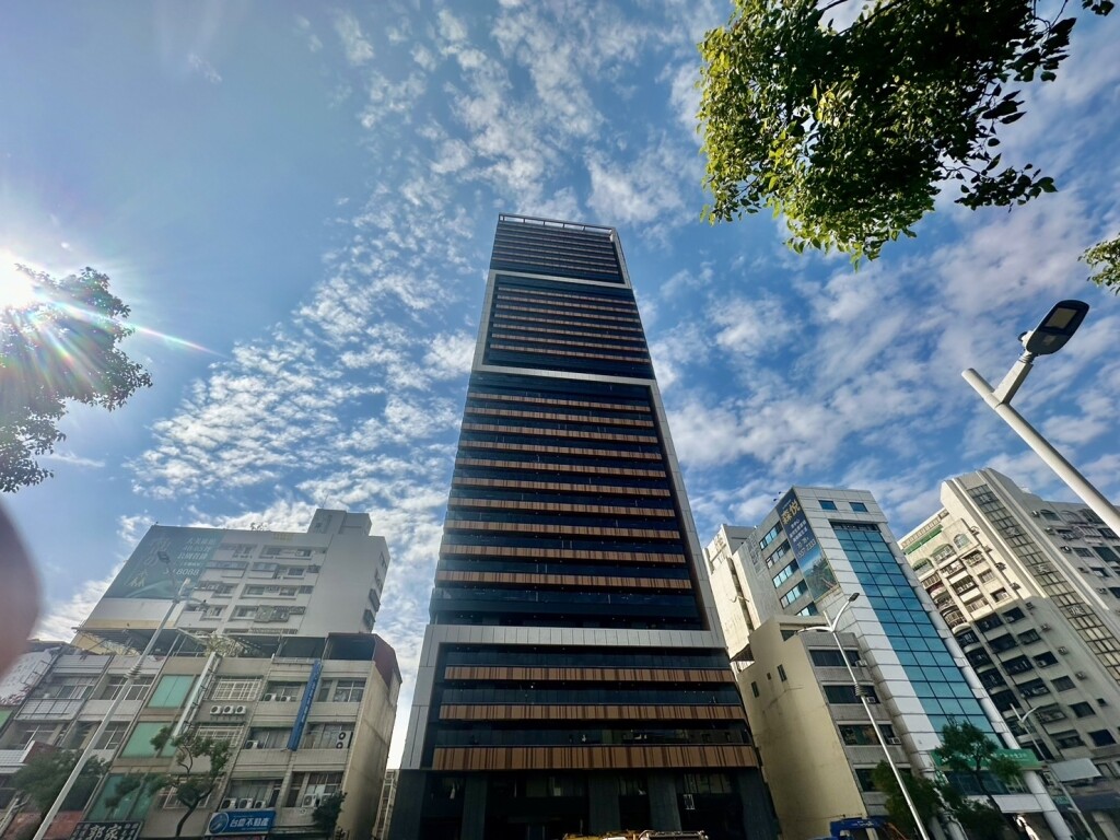 預售後驛捷運站│興富發博愛│超高樓三房平車 高雄市三民區興富發博愛博愛京棧博愛宝格麗買房子 樂屋網