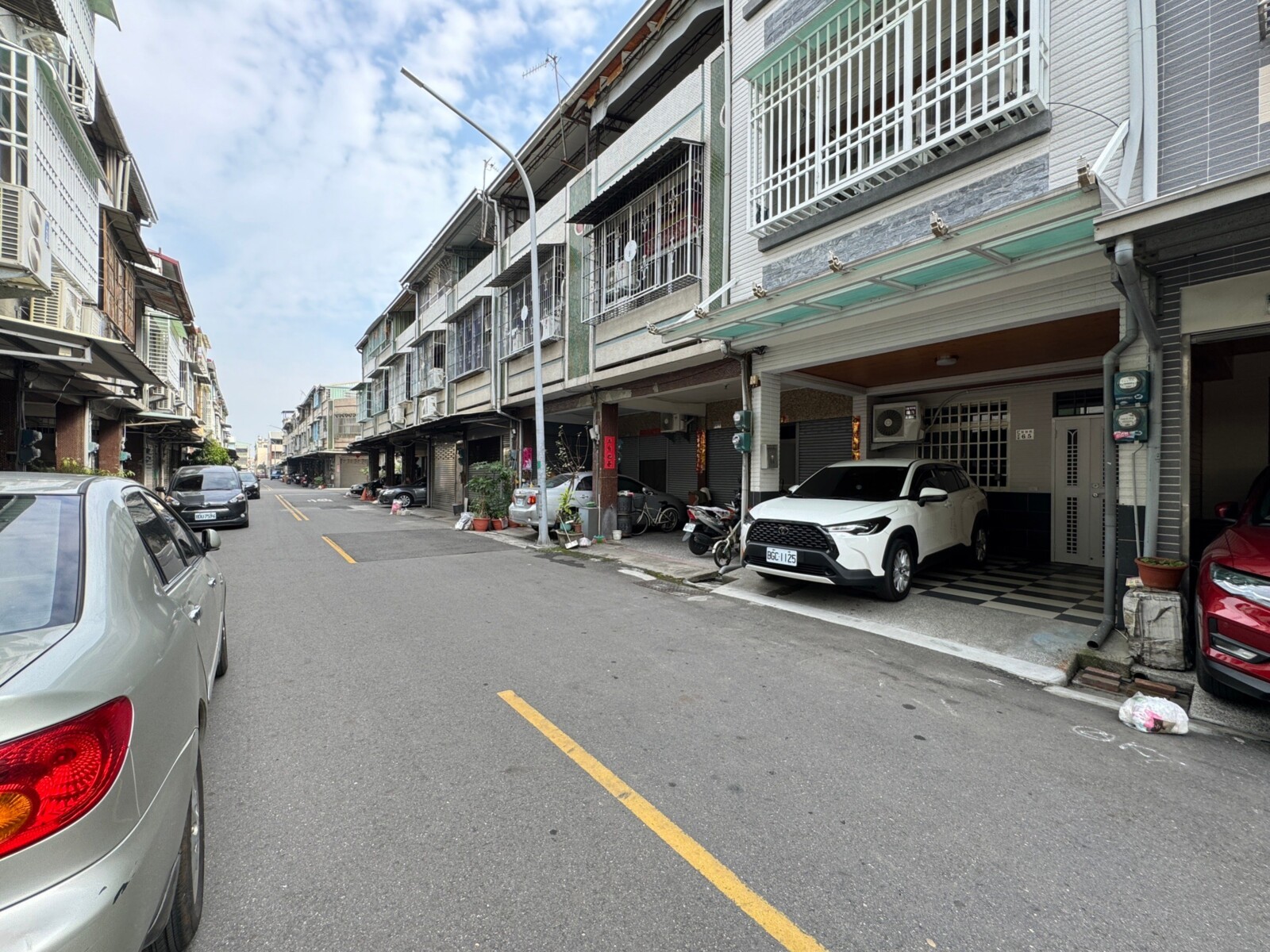 嘉義市西區吉林街透天厝皇品飯店旁透天，有孝親，室內空間大 房屋出售 樂屋網