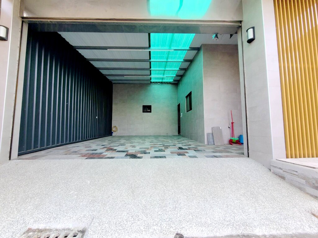高雄市岡山區灣裡路透天厝岡山灣裡翻新前後路孝親車墅 房屋出售 樂屋網