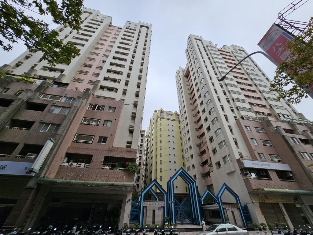 三采市政雙星台中市南屯區大墩十二街電梯大廈專簽 惠文學區 南北向 休旅車位 衛浴開窗 房屋出售 樂屋網