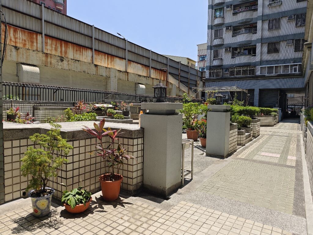 高雄市前鎮區瑞和街鳳山瑞隆商圈旺來昌旁大三房出租 樂屋網