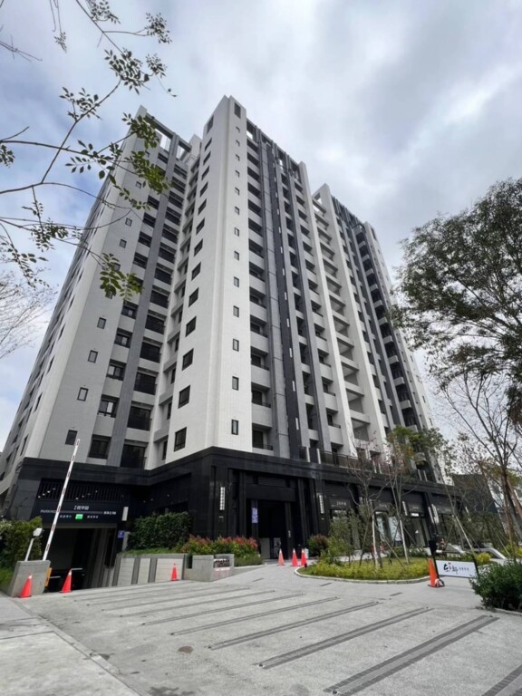 台中市太平區環中東路電梯大廈 ️鴻邑悅中山 全新高樓層三房平車 ️ 房屋出售 樂屋網