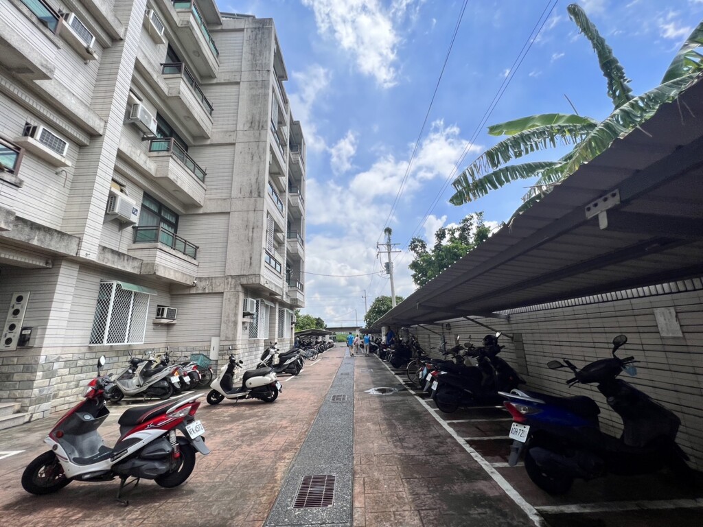 台南市新市區永就別墅桂妃駕到包租公看過來！新市南科15套房透天別墅 房屋出售 樂屋網