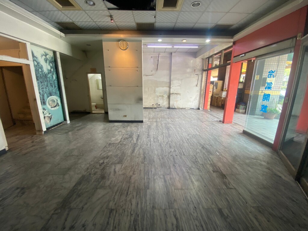 泛美大鎮高雄市小港區高鳳路電梯大廈租高鳳路vs中安路12樓黃金三角窗大店住 房屋出租 樂屋網