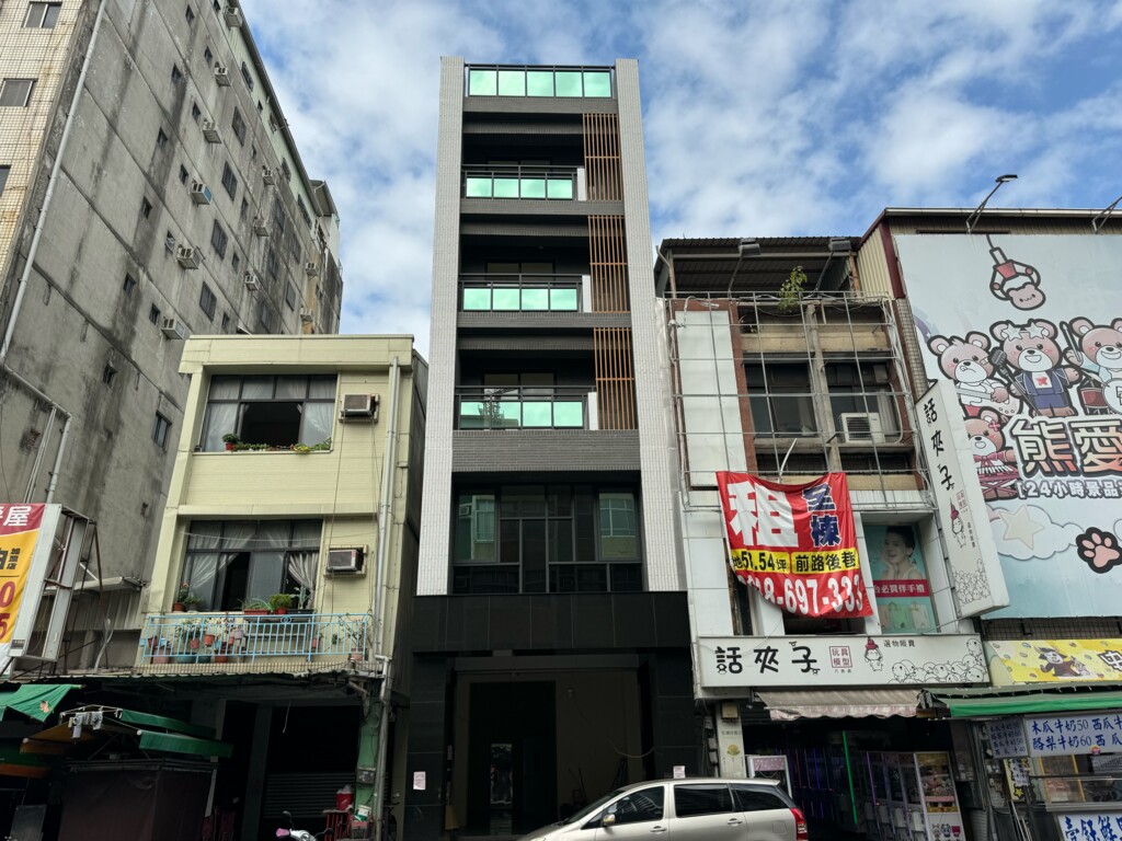 高雄市新興區六合二路透天厝高雄六合夜市全新電梯賺錢金店面（寬52米） 房屋出售 樂屋網