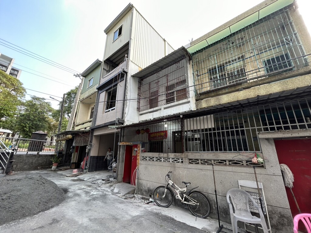 高雄市鳳山區中山東路透天厝鳳山國中捷運大東濕地公園工協市場低總價透天 房屋出售 樂屋網