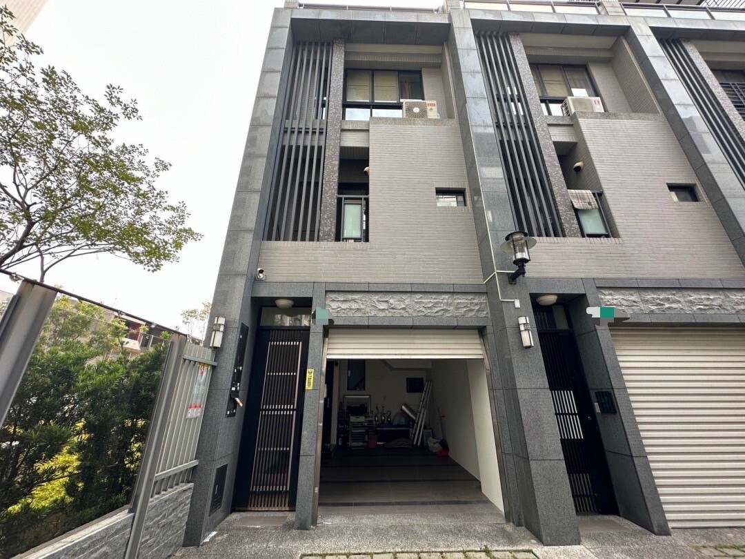 《凱爾嚴選》 商60旁雙面臨路屋況極新美車墅 台南市安南區買房子、房屋出售 樂屋網