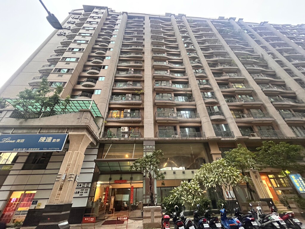 采華天高雄市左營區安吉街電梯大廈漢神巨蛋商圈 福懋采華天 四房平車 房屋出售 樂屋網