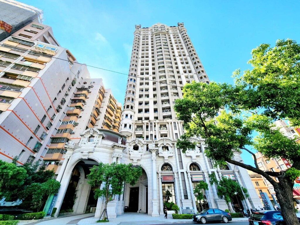 龍騰城堡高雄市三民區正忠路電梯大廈大昌商圈超高樓層四房景觀豪邸雙平車 房屋出售 樂屋網