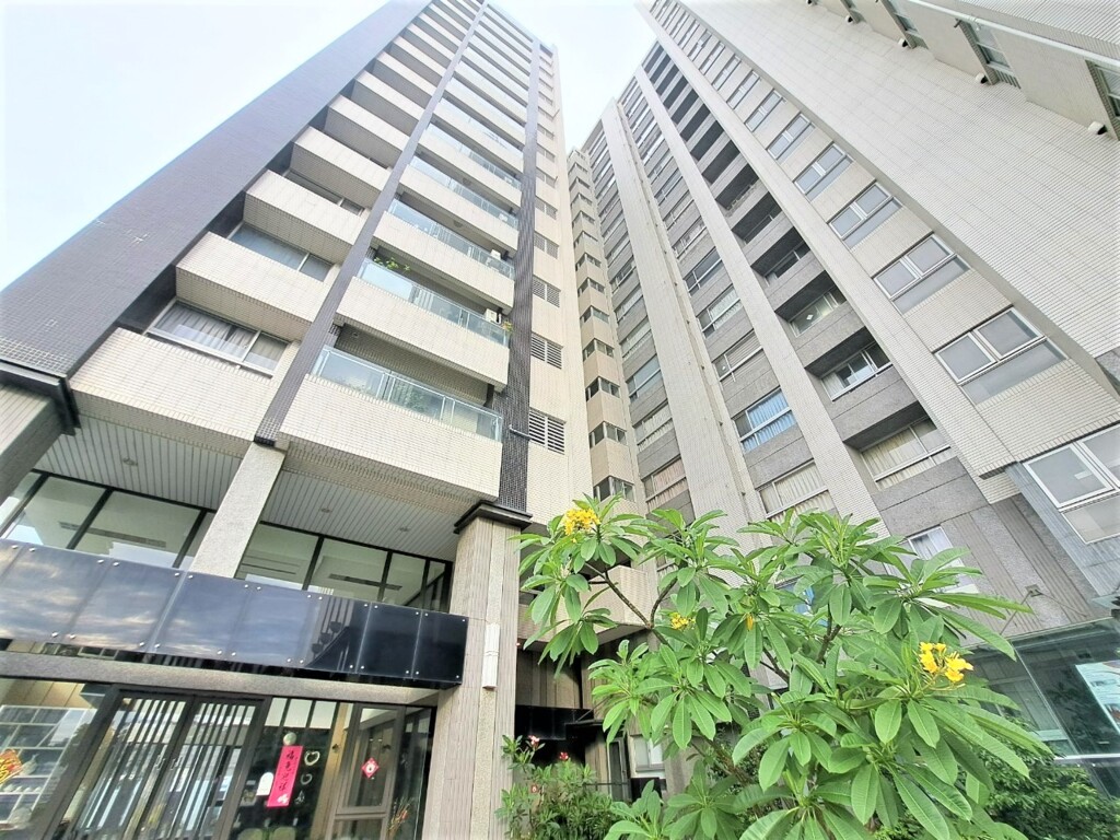 水丰景高雄市楠梓區大學十一街電梯大廈【租 楠梓足球場】觀眾席首排31房平面車位 房屋出租 樂屋網