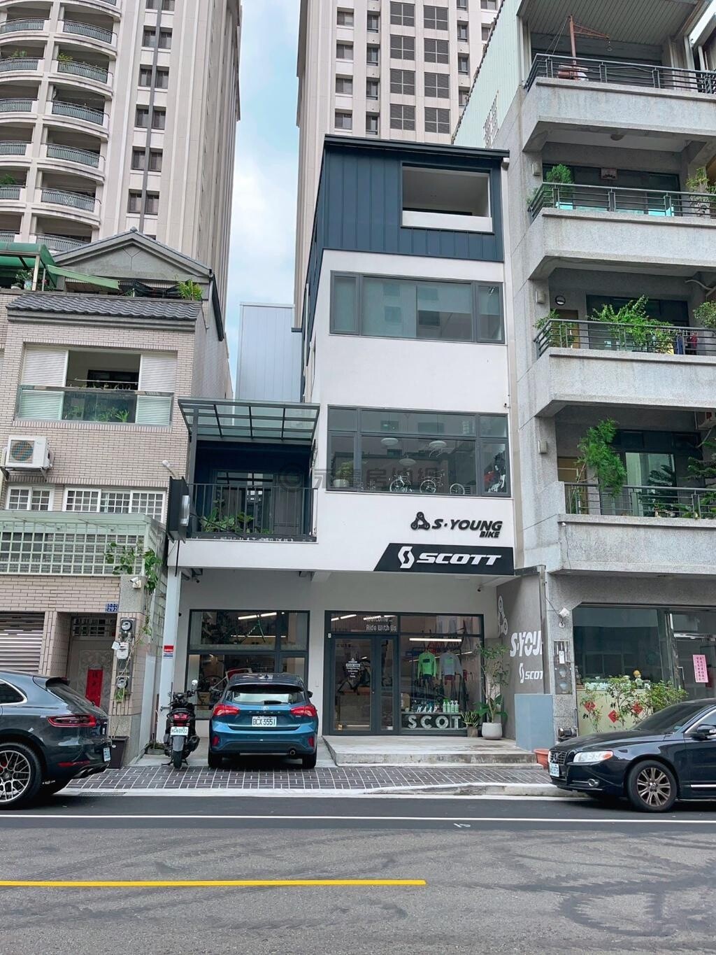 台中市南屯區豐富路透天厝☀️獨家｜八期好市多旁七米面寬電梯透店 房屋出售 樂屋網