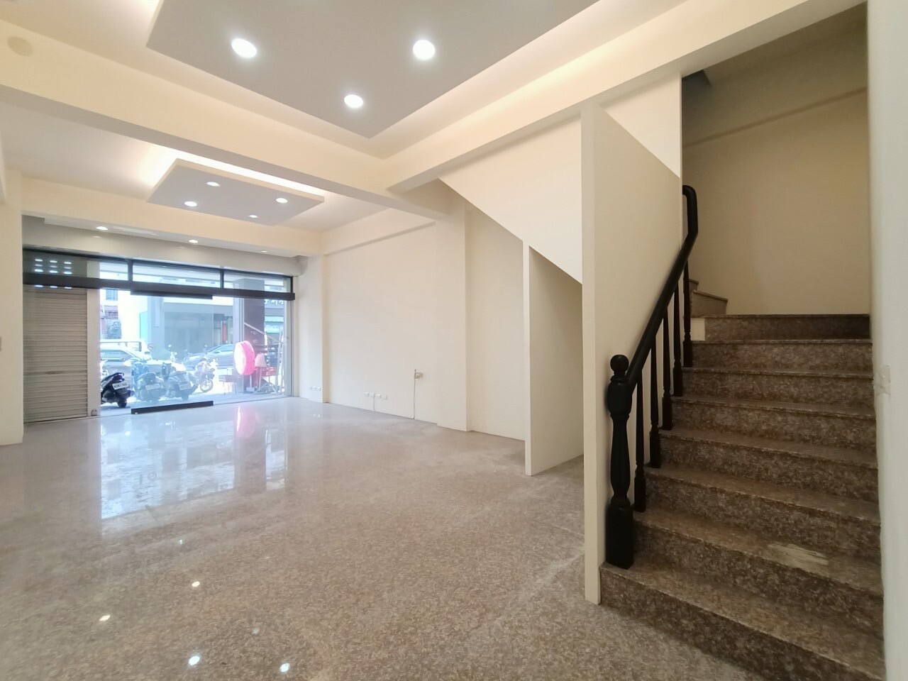 南投縣南投市民族路別墅南投市區未住輕屋齡發財店面大面寬別墅 房屋出售 樂屋網
