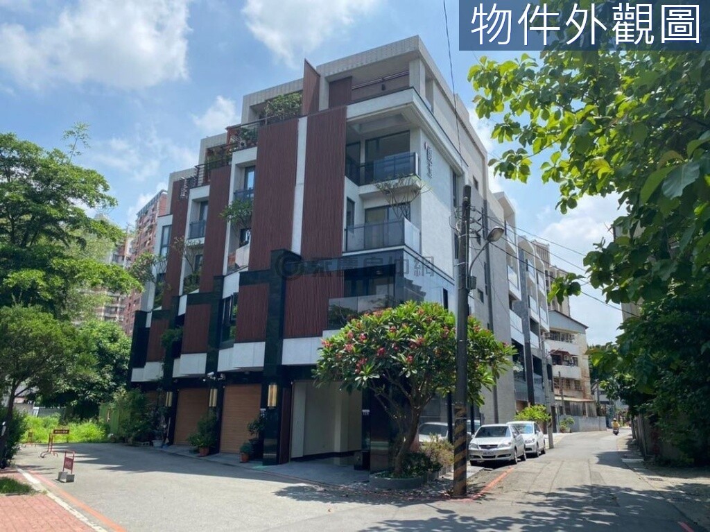嘉億馥璟台中市南區永和街別墅降價~國圖館悠雅邊間電梯別墅!稀有釋出! 房屋出售 樂屋網