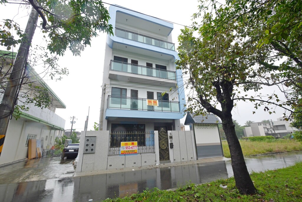 宜蘭縣冬山鄉自強路別墅蔡佳宸★龍德獨棟電梯百坪大空間花園雙車位別墅 房屋出售 樂屋網