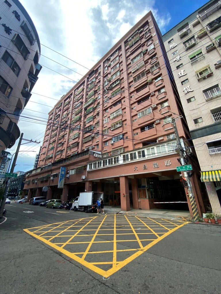 鎮北國小大昌龍邸陽台進出精品電梯三房皮哥 高雄市鳳山區大昌龍邸買房子、房屋出售 樂屋網