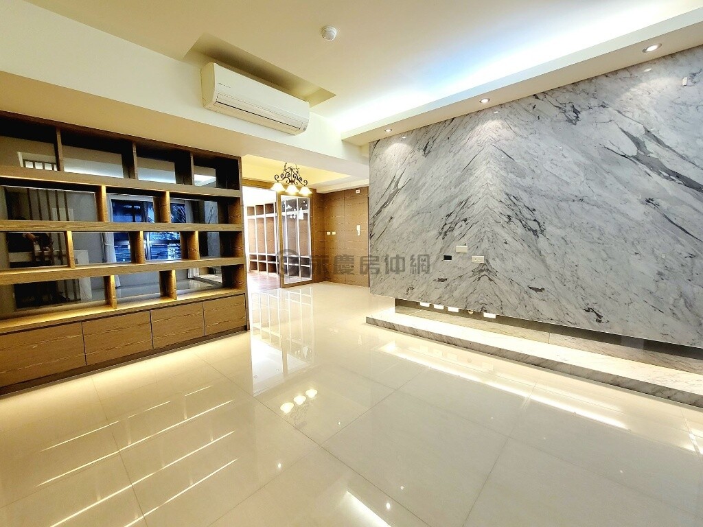 鄉林新月灣台中市南區文心南路電梯大廈可看屋新月灣五星飯店式公設四房平車 房屋出售 樂屋網
