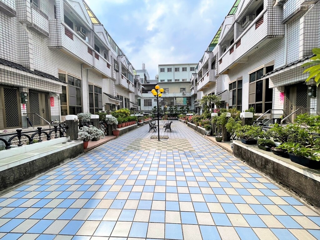 台南市仁德區中清二街透天厝仁德挑高花園車墅 房屋出售 樂屋網