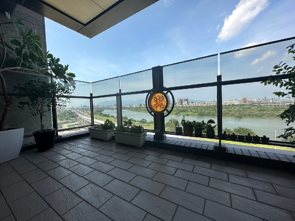 遠雄牡丹園遠雄左岸系列新北市中和區中原東街電梯大廈 ️左岸牡丹園河景房68坪雙車位 ️住商邱惠雯 房屋出售 樂屋網