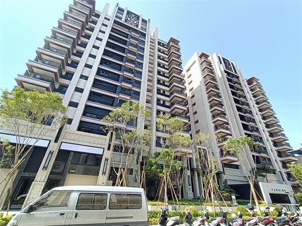 高雄市鳳山區頂興街電梯大廈★頂新桂林商圈★ 全新邊間2＋1房平車 房屋出租 樂屋網