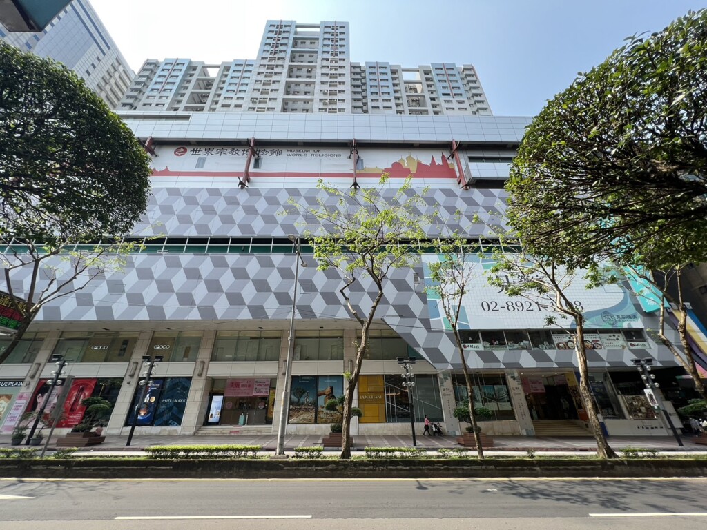 世界大廈新北市永和區中山路一段電梯大廈電梯3房低總價低公設比樣百貨公司正對面有多做大鐵窗 房屋出售 樂屋網