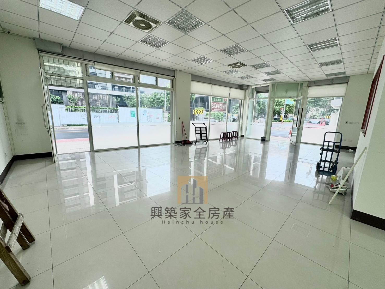 新竹縣竹北市勝利九街★竹北超人★縣三角間店面★空間大好用★附車位出租 樂屋網