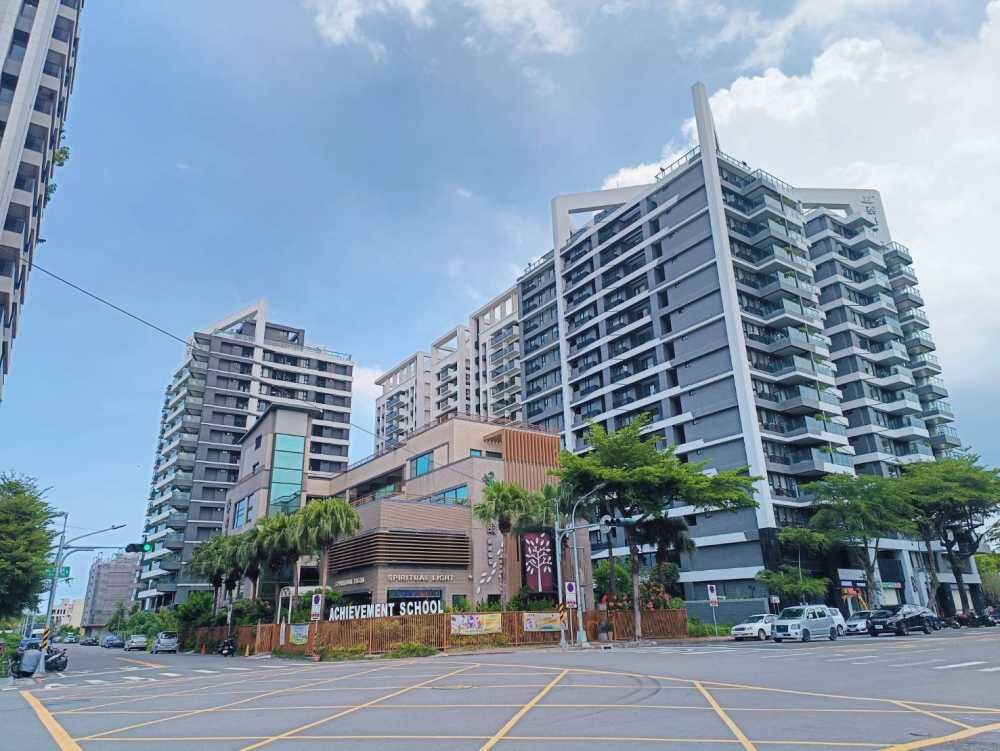 陽光新未來高雄市楠梓區創新路店面⭐陽光新未來⭐臨路吃市樓店平車 高科大商圈 房屋出售 樂屋網