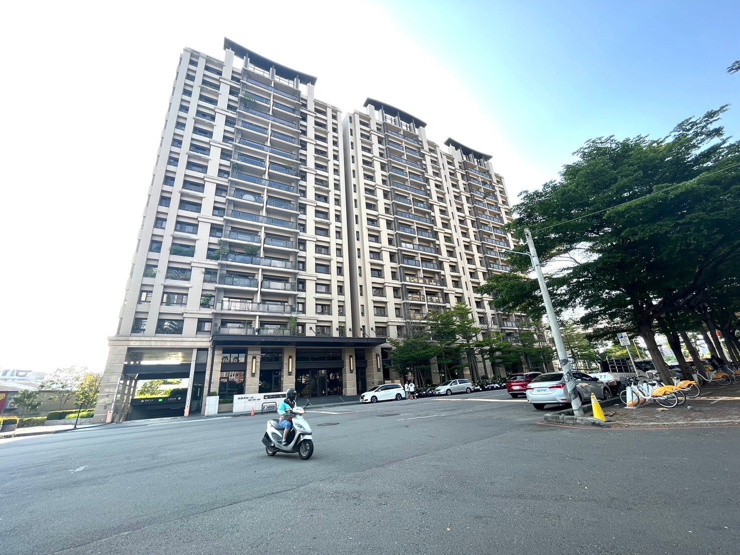 富宇悠森學31房平面車位~中山醫大旁景觀捷運宅 台中市南區悠森學買房子、房屋出售 樂屋網