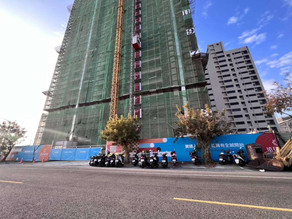 遠見峰悅高雄市楠梓區大學五十六街電梯大廈楠梓大學全誠遠見峰悅三房雙衛浴皆開窗 房屋出售 樂屋網