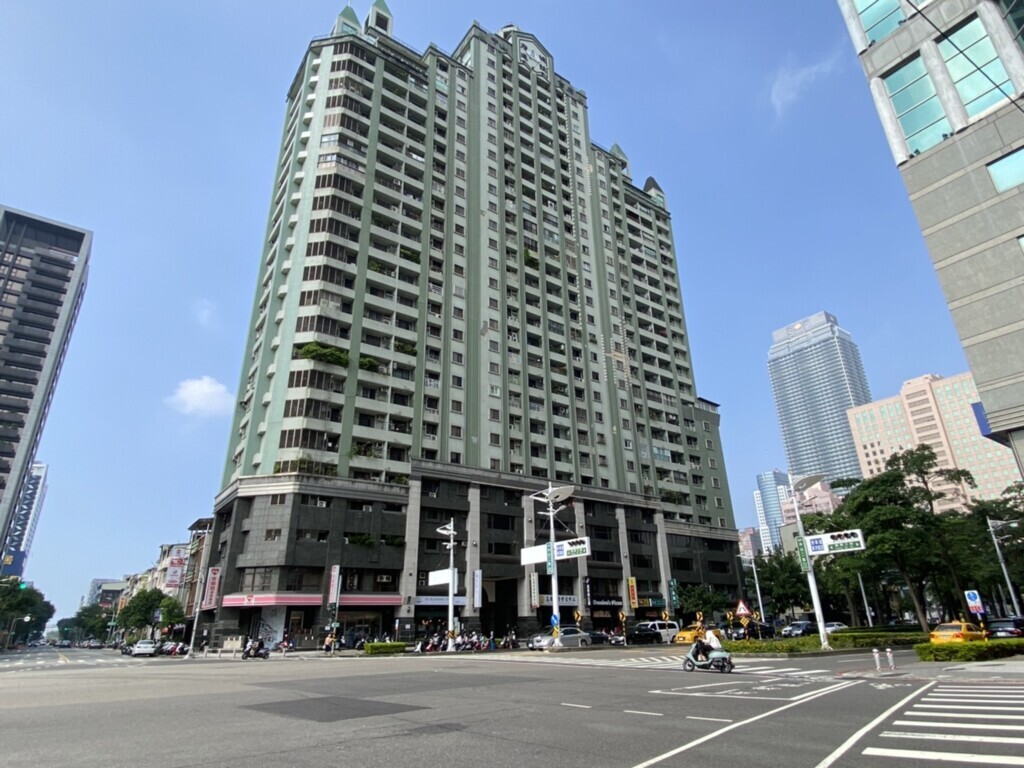 新灣區捷運獅甲站中山首府首排景觀5房車位皮哥 高雄市前鎮區中山首府大樓買房子、房屋出售 樂屋網