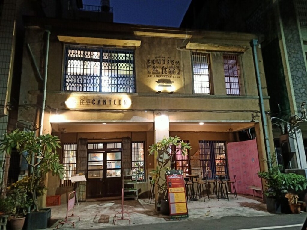 高雄市鼓山區麗雄街透天厝西子灣捷運近駁二藝術懷舊面寬金店 房屋出售 樂屋網