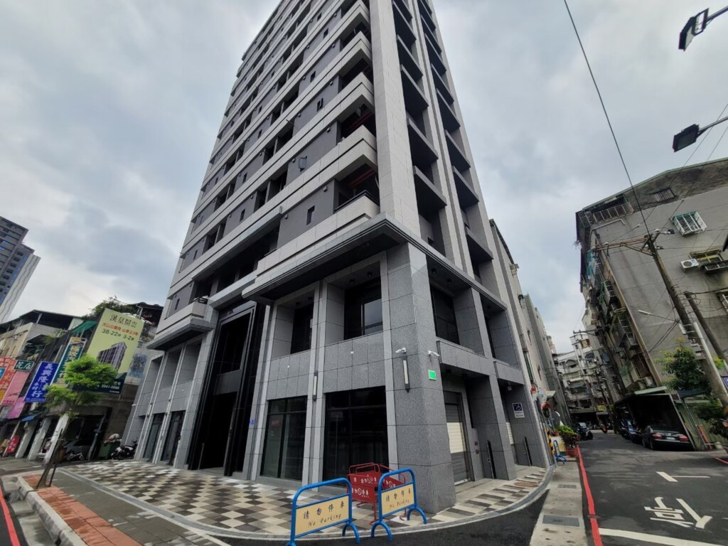 中山高尚新北市中和區中山路二段電梯大廈中山高尚挑高屋一年新大樓噴射採光衛浴有窗 房屋出售 樂屋網
