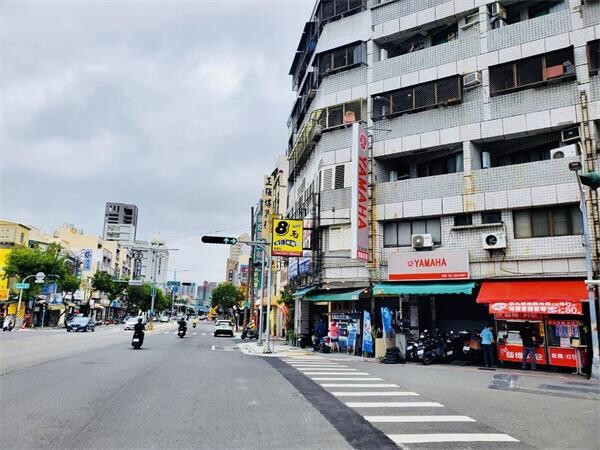 高雄市左營區華夏路公寓│崇德商圈│華夏路『邊間』正角窗 挑高樓店面1+夾+2樓 房屋出售 樂屋網