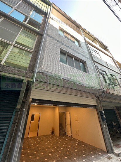 高雄市前鎮區前鎮巷透天厝夢時代車庫透天 房屋出售 樂屋網