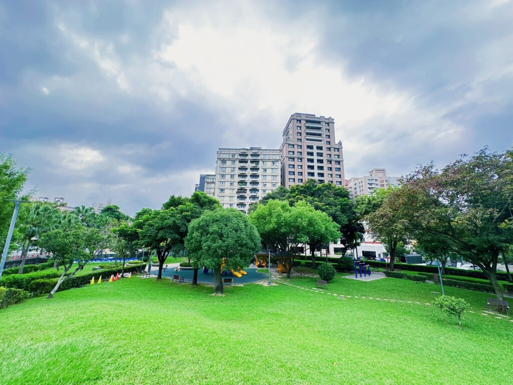 典藏歐洲台中市南屯區大墩四街電梯大廈典藏歐洲面雙公園大器三房 房屋出售 樂屋網