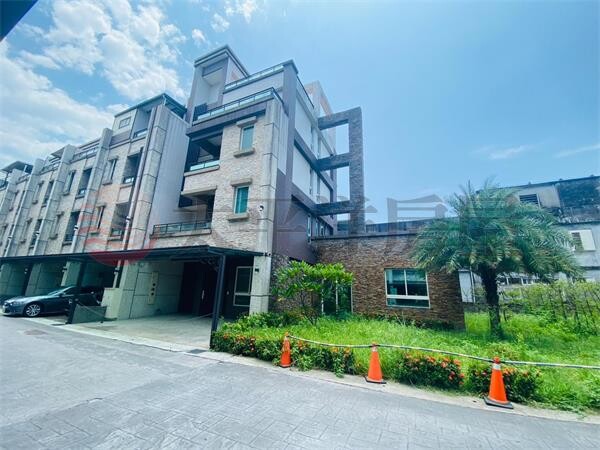 宜蘭縣宜蘭市中興路別墅宜蘭市5套房雙車位電梯豪華別墅 房屋出售 樂屋網