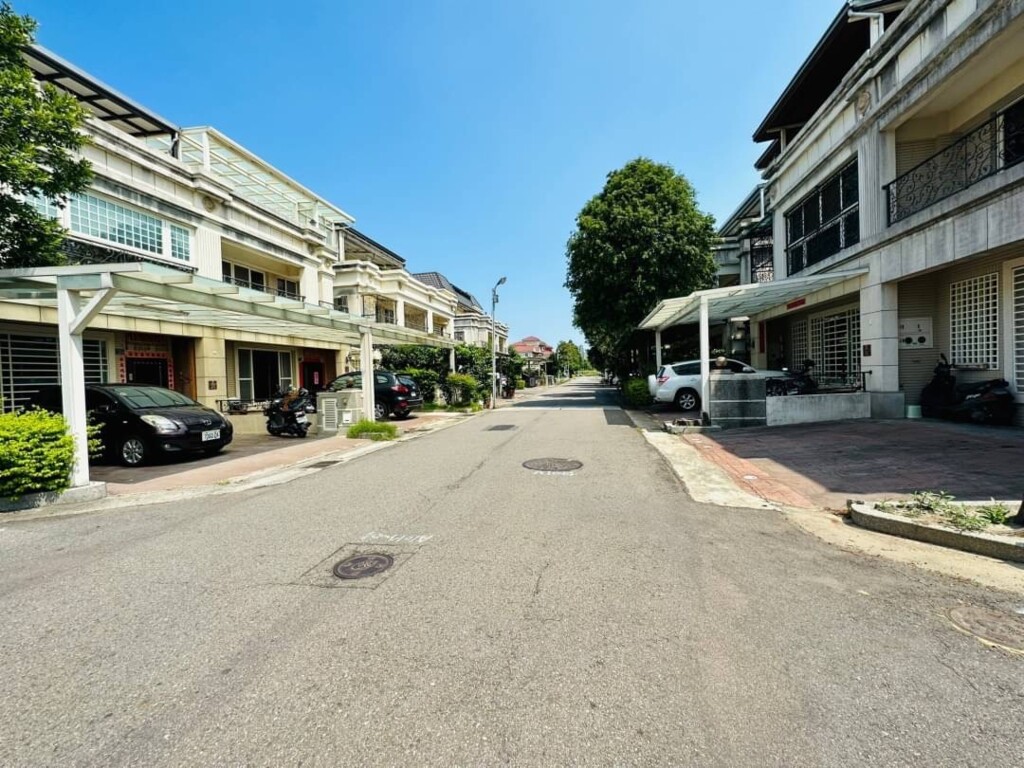 苗栗縣竹南鎮國昌街透天厝聰毅公園前庭雙車孝親美墅 房屋出售 樂屋網