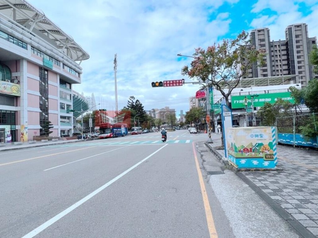 桃園市龜山區民權街公寓獨家巨蛋旁前停後院美廈 房屋出售 樂屋網