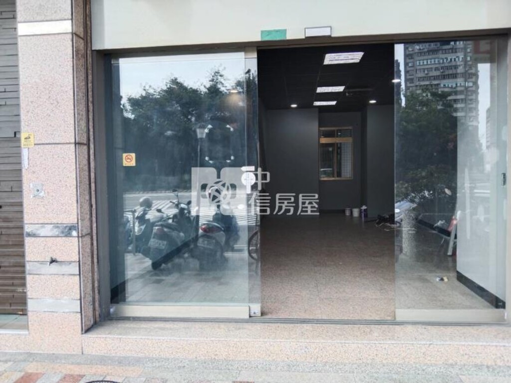 台南市東區崇明路華廈東區崇明路東方紐約12樓店租 房屋出租 樂屋網