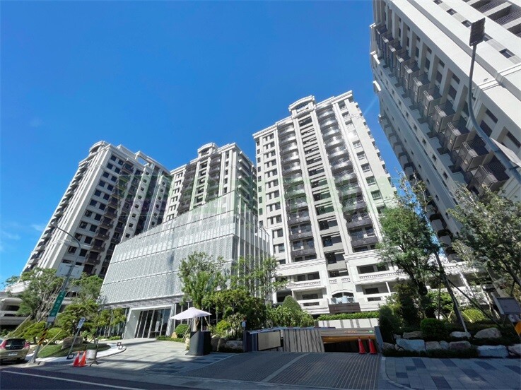 台南市東區崇元一街電梯大廈東區清景麟邊間2＋1平車 房屋出售 樂屋網