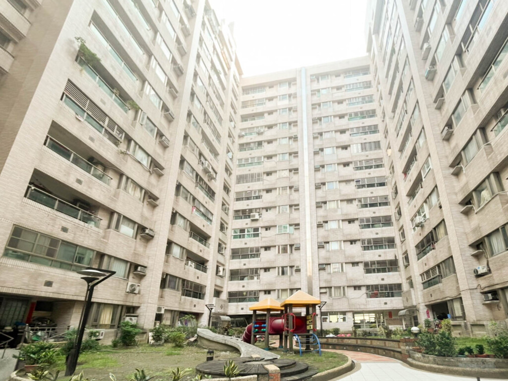 鳳山翰林高雄市鳳山區過埤路電梯大廈鳳頂商圈次高樓景觀明亮大三房平車 房屋出售 樂屋網