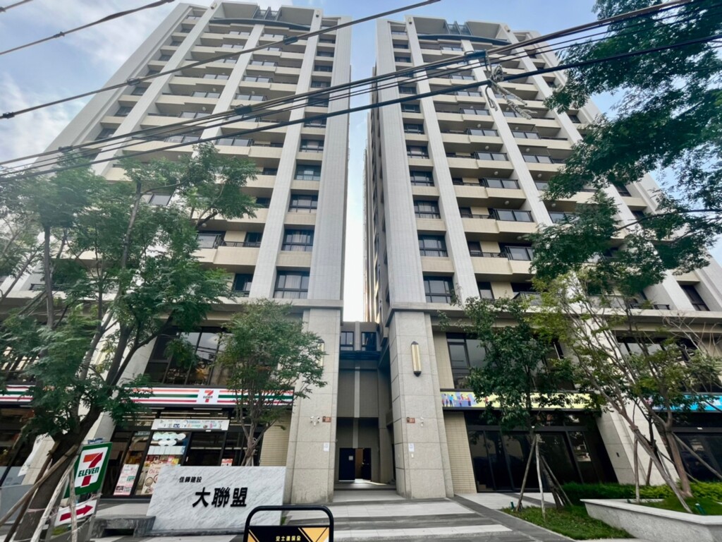 佳鏵大聯盟台中市潭子區大富路一段電梯大廈14期旁視野大三房平車 房屋出售 樂屋網