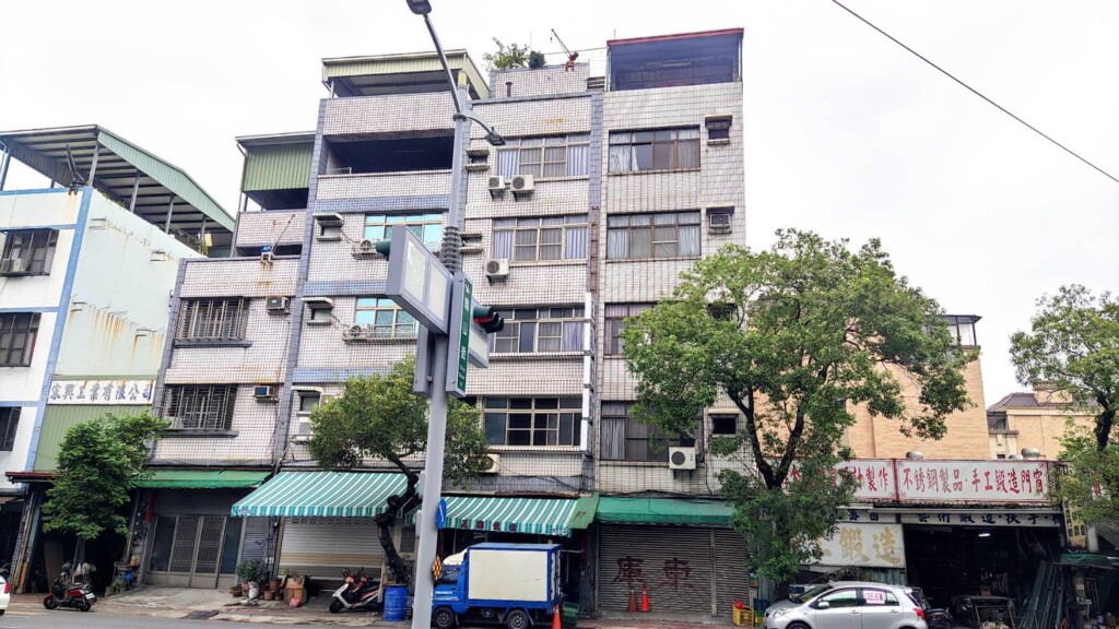 高雄市三民區鼎山街透天厝鼎山家樂福臨路店面出租 房屋出租 樂屋網