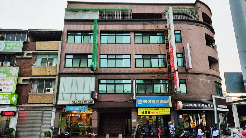 高雄市鳳山區新富路透天厝【衛武營】大明商圈黃金店面 房屋出租 樂屋網