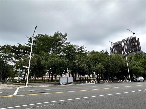 高雄市鼓山區九如四路店面遠眺柴山近美術館稀有透天金店面 房屋出售 樂屋網