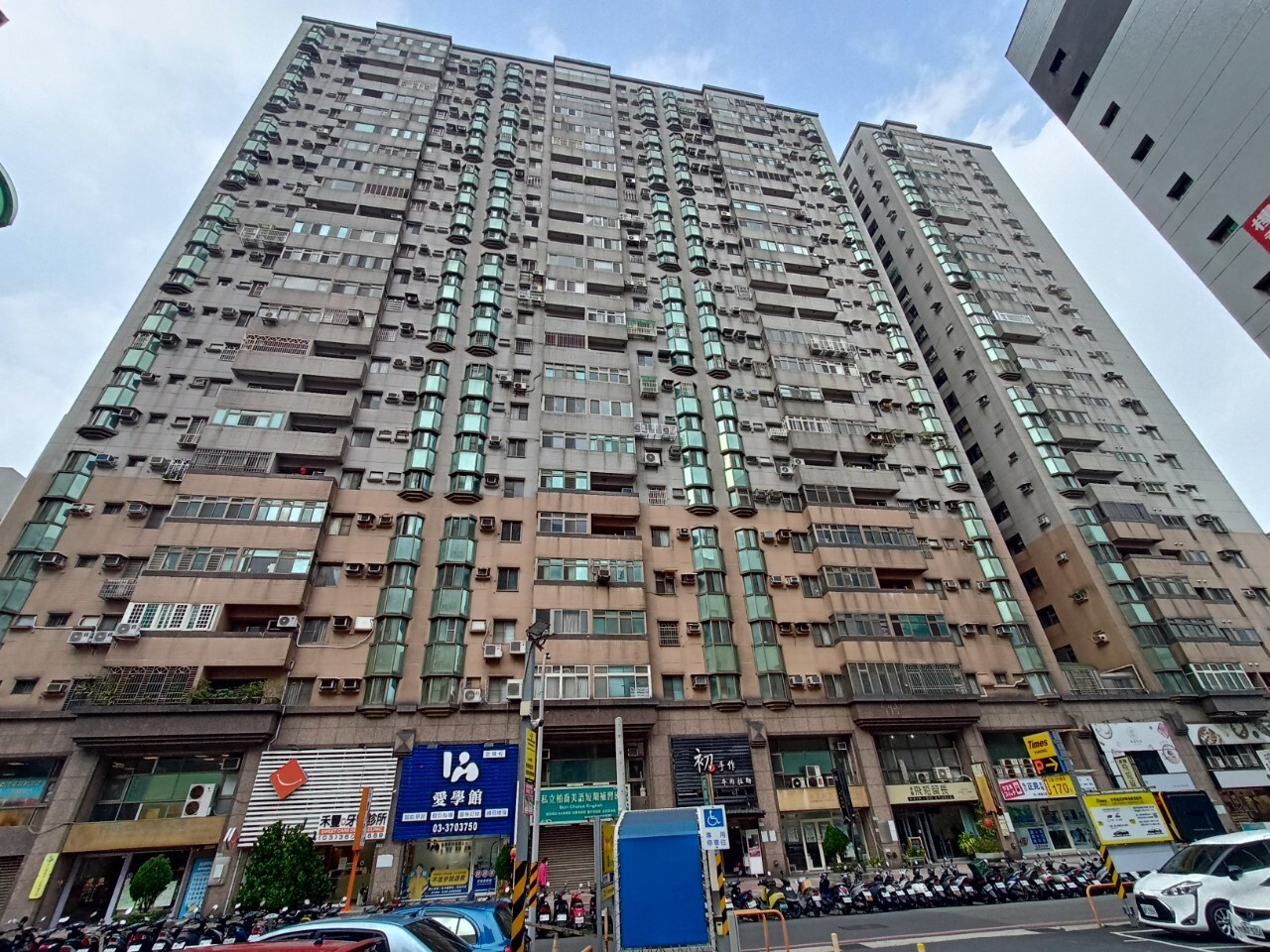 桃園稀有大型商場招租自用皆宜 桃園市桃園區冠桃園買房子、房屋出售 樂屋網
