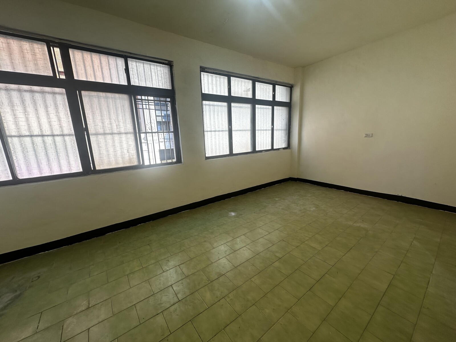 桃園市桃園區桃鶯路公寓獨家★公寓三樓大露臺天然瓦斯★雅欣 房屋出售 樂屋網