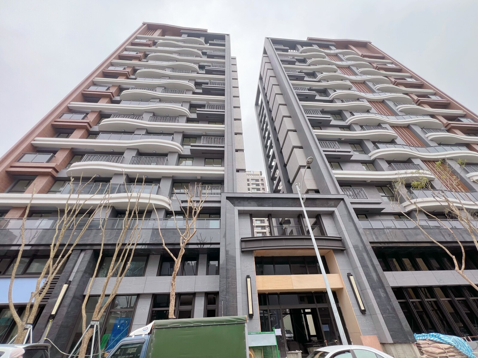 富宇御琚新竹縣竹北市勝利十二街電梯大廈專任 富宇御琚 樹梢戶 前後大露臺 B1獨立車位 房屋出售 樂屋網