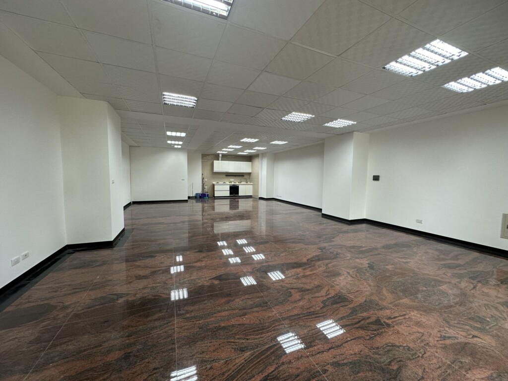 城市首席桃園市中壢區領航南路四段電梯大廈城市首席20米路金店面 房屋出租 樂屋網